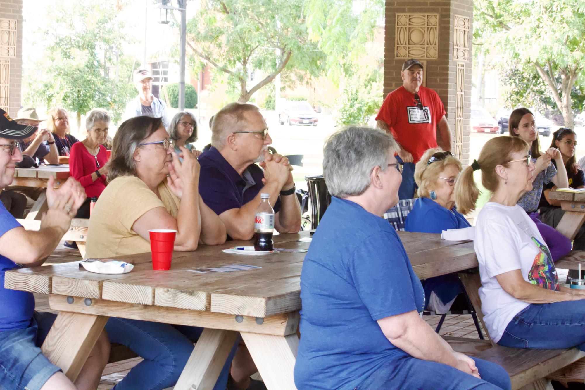 Iowa Democratic candidates stop at Grinnell Central Park – The Scarlet ...